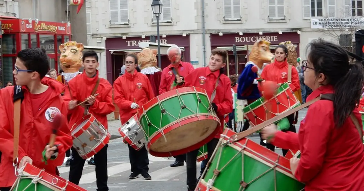 2ème Sortie du Carnaval de Châteauneuf-sur-Loire : Place à 30 ans de ...