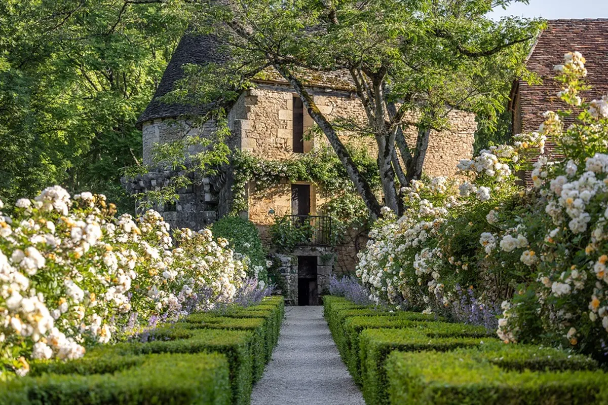 Chasse aux oeufs et décoration d'oeufs de Pâques - Châteaux en fête ...