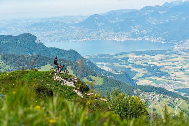 Châtel, village nature, été comme hiver
