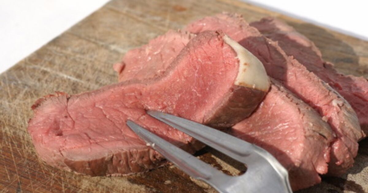 Comment découper un morceau de viande cuit au four