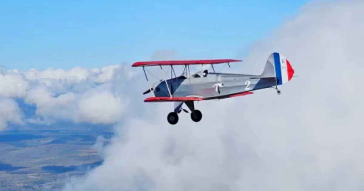 Initiation au pilotage en biplan à Saint-Secondin (86), : date ...