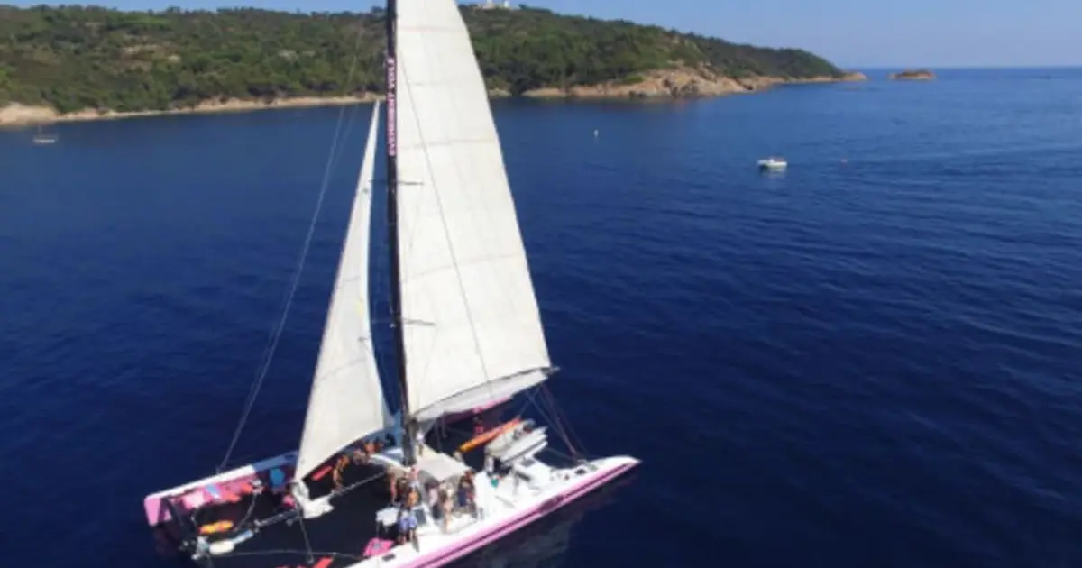 Journée en Catamaran vers le Cap Taillat depuis Pampelone, Aquatique et ...