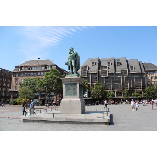Place Kléber, à Strasbourg : centre historique, magasins et galeries ...