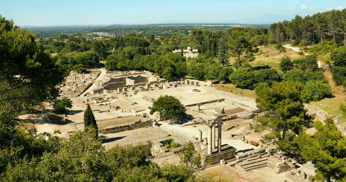 Découvrez le site archéologique de Glanum près de Saint-Rémy