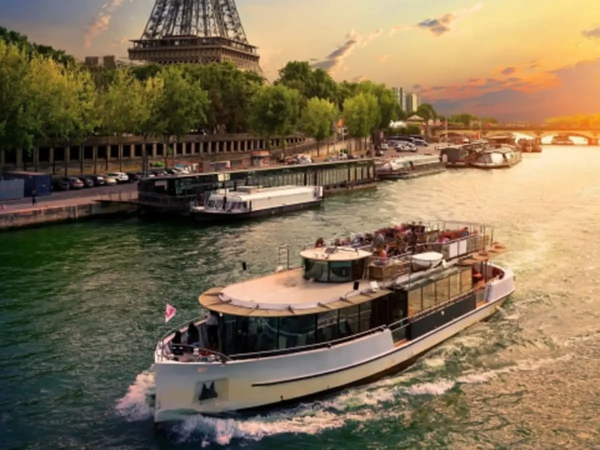 Soirée & apéro avec champagne sur la Seine par Les Vedettes, Visites ...