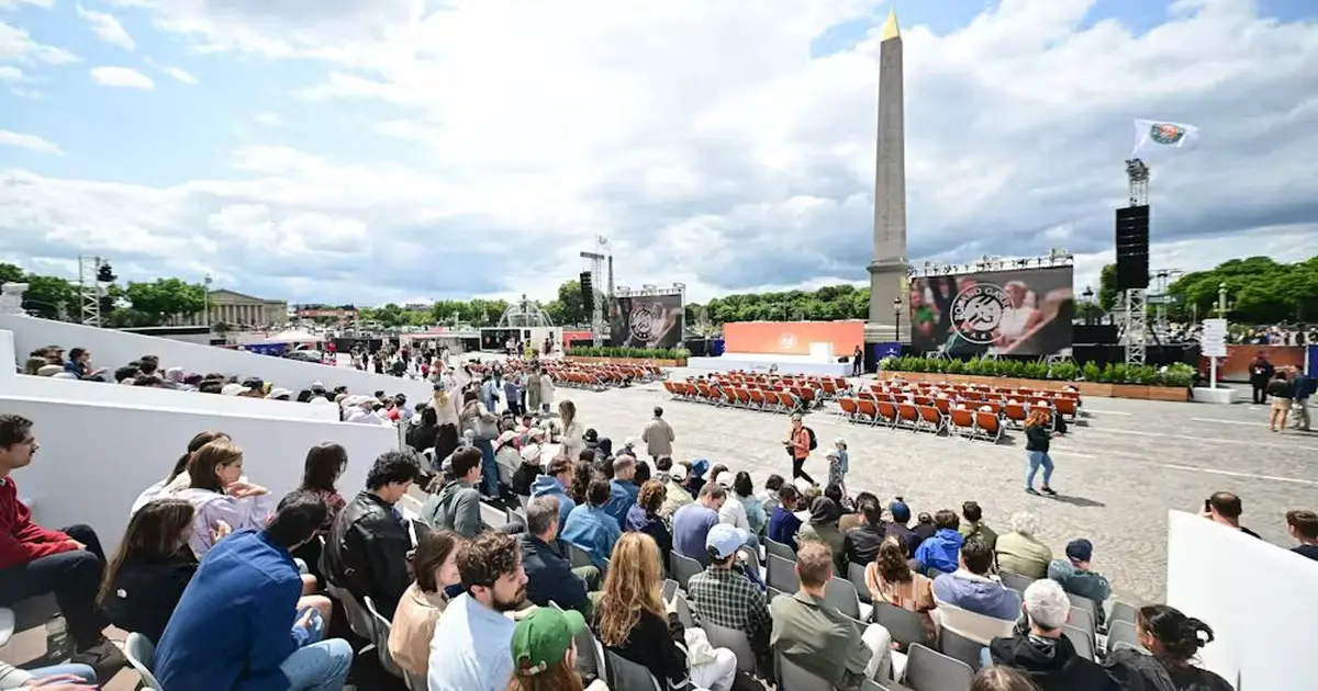 Tribune Concorde : suivez Roland-Garros en plein air place de la ...
